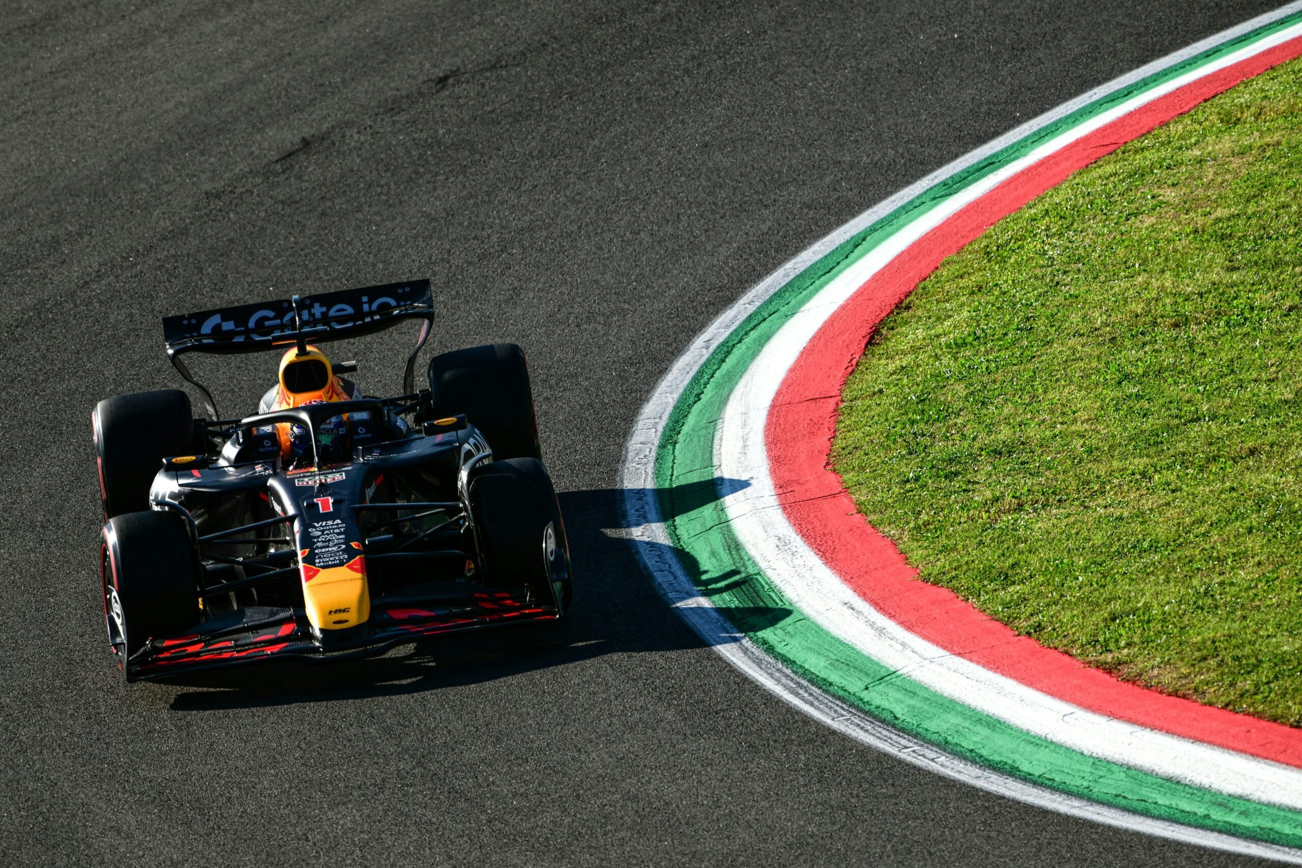 Piastri Claims Pole in Thrilling Imola Qualifying - Grandprixnews.com