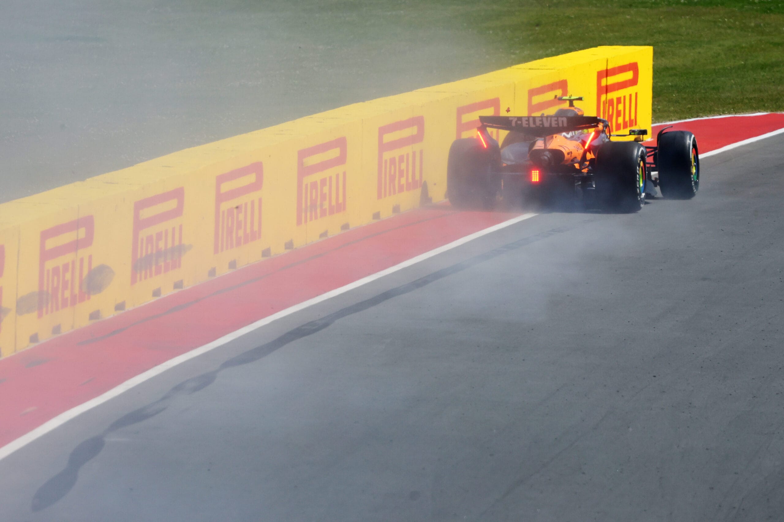 Norris Piastri Clash in Dramatic McLaren Collision - Grandprixnews.com